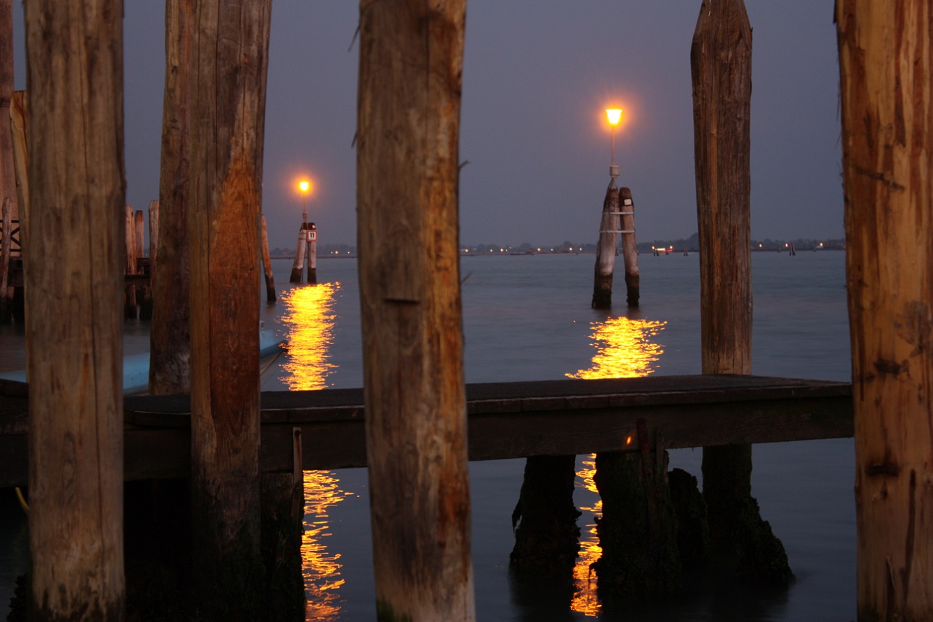 L'anima profonda di Venezia: le briccole si trasformano in design | Rilegno